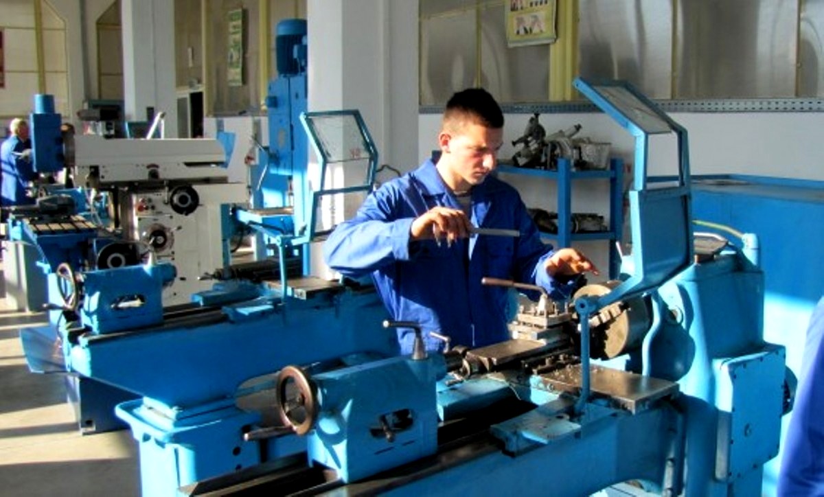 Aproape 3.000 de gălăţeni s-au angajat prin AJOFM - Tecuceni